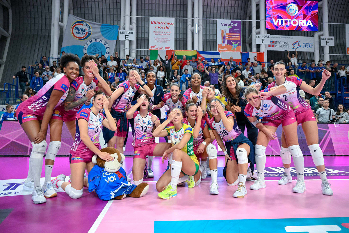 A1 Tigotà: Pinerolo fa suo il derby. 3-1 a Cuneo. Smarzek MVP - Volleyball.it