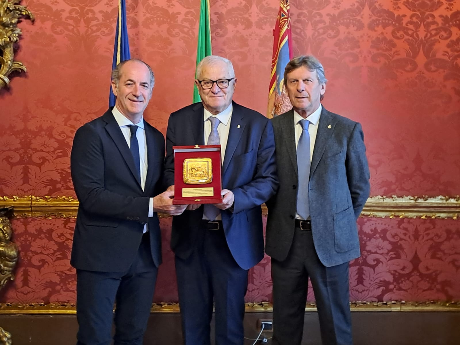 Veneto: Luca Zaia premia Adriano Bilato per l'impegno nella pallavolo ...